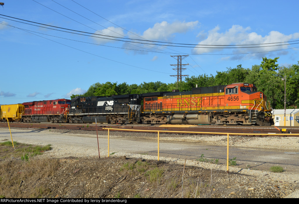 BNSF 4656 , tied down